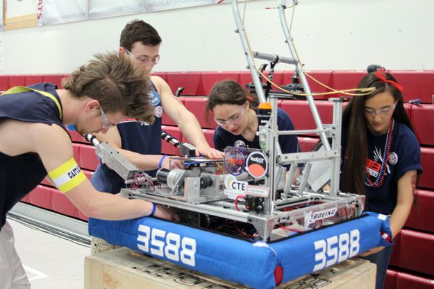 Lindbergh robotics team takes top spot at district competition | Renton ...