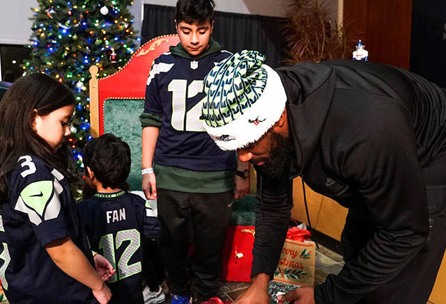 Hawks host holiday party for RAYS families | Renton Reporter