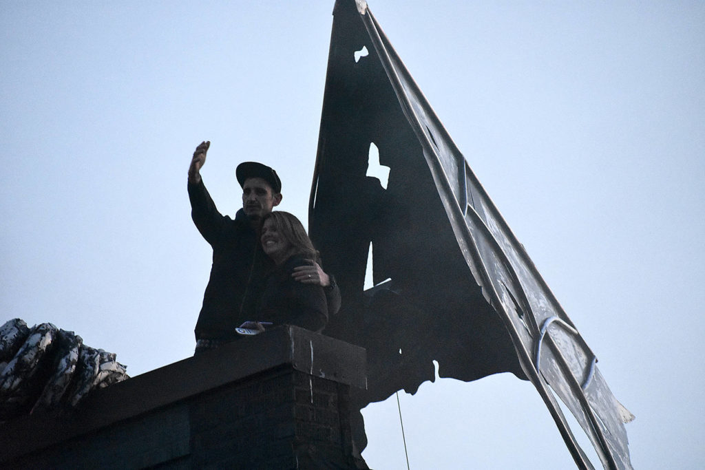 Rooftop dragon roars over Renton | Renton Reporter