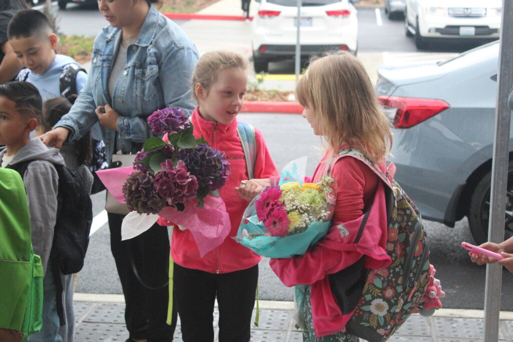 Hummingbirds assemble: New elementary school begins first year | Renton ...