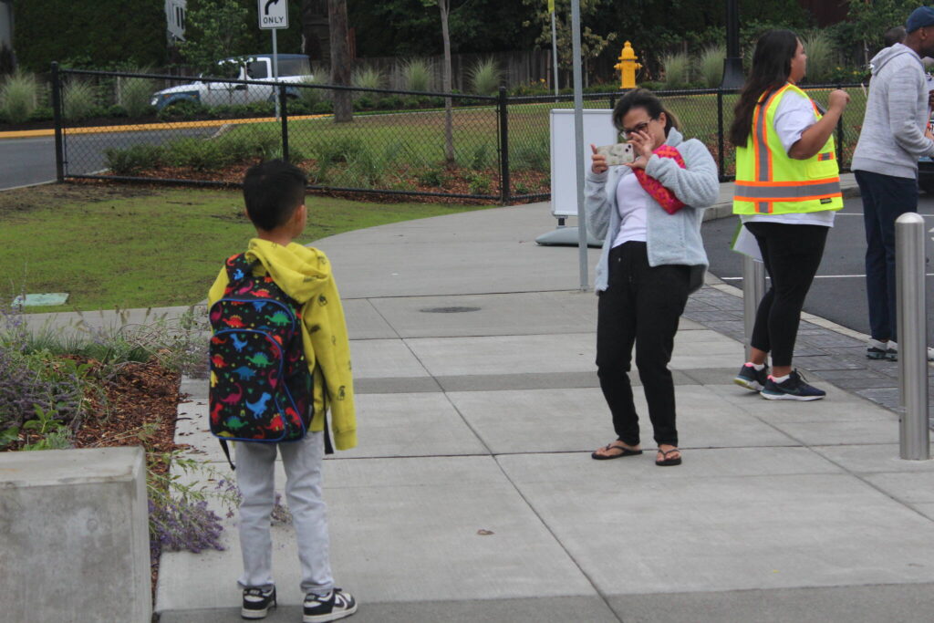 Hummingbirds assemble: New elementary school begins first year | Renton ...