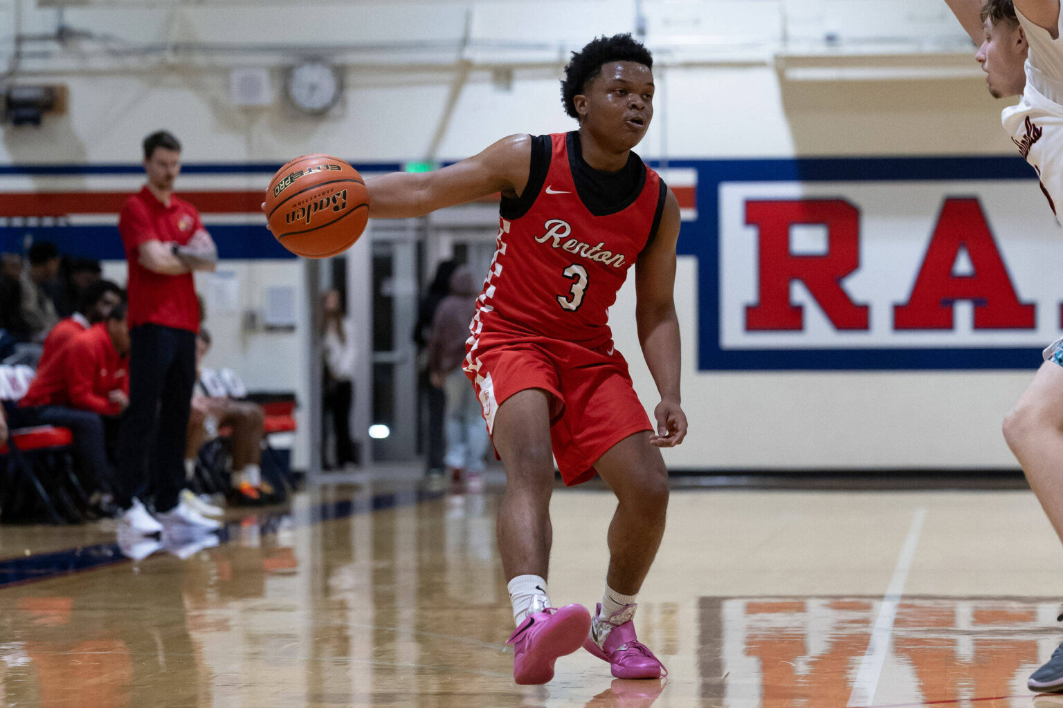 Renton boys win opening game of T-Town Throwdown | Renton Reporter