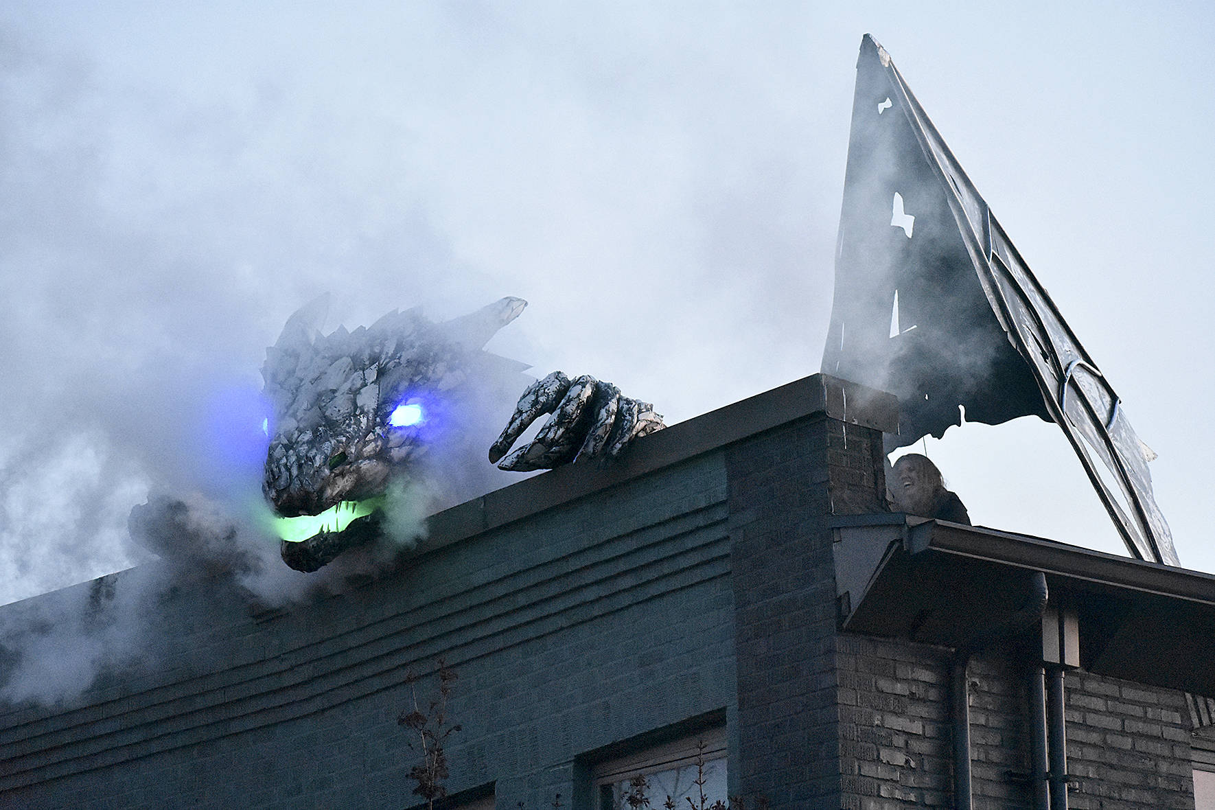 Rooftop dragon roars over Renton | Renton Reporter